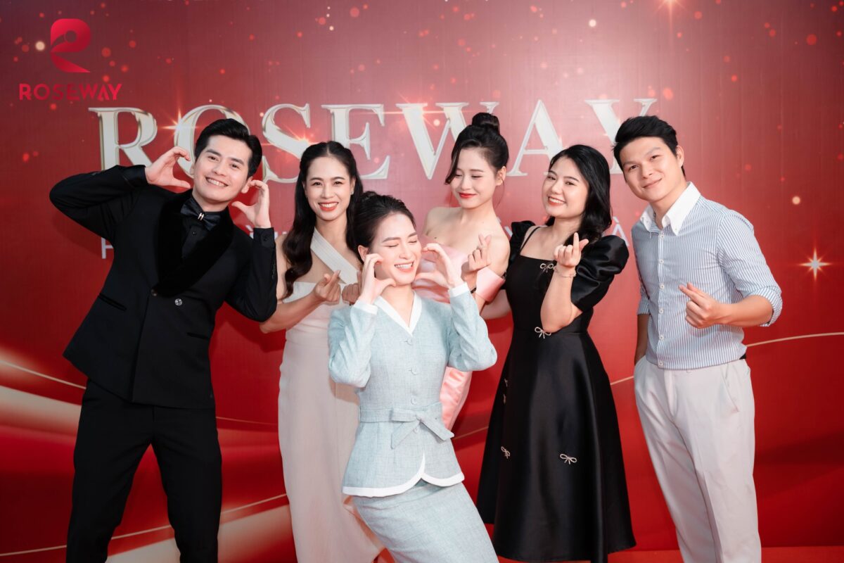 NHÌN LẠI HÌNH ẢNH CÁC MÙA TỐT NGHIỆP TẠI ROSEWAY - Roseway