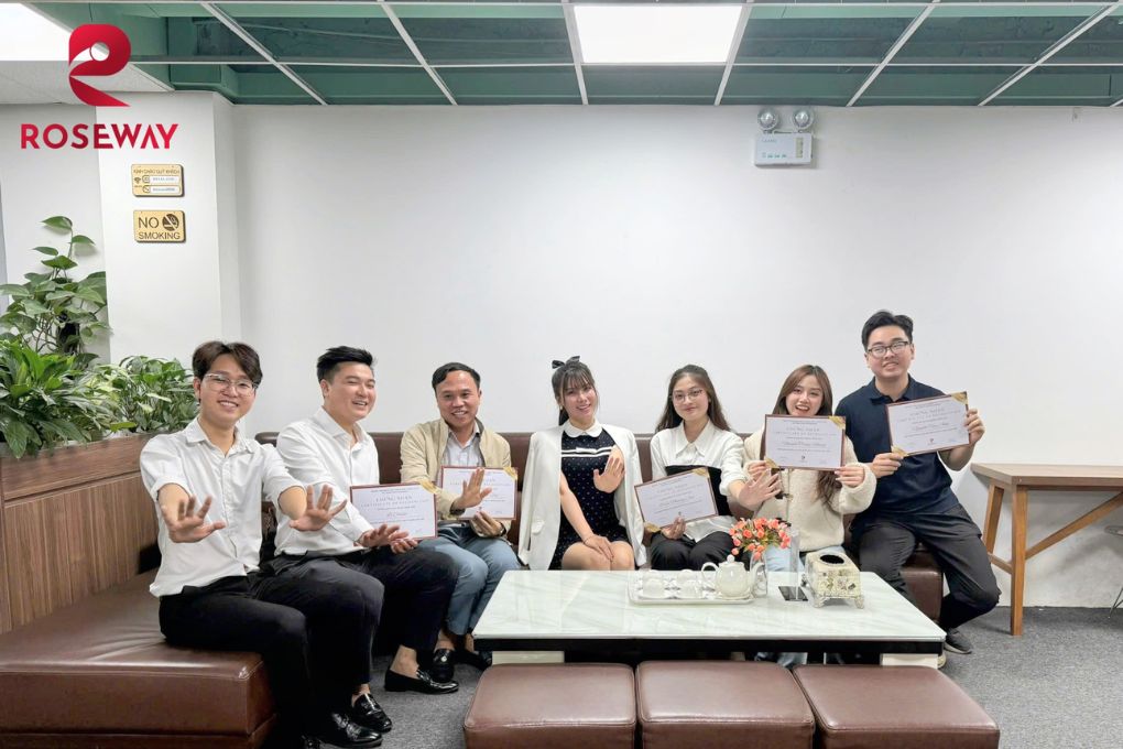 Bí Quyết Thành Công Tại Khóa Học Kỹ Năng Giao Tiếp Roseway - Roseway